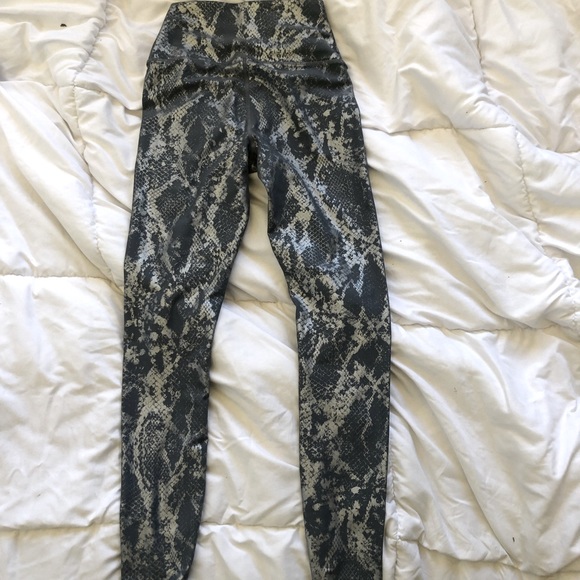 Carbon38 | Pants & Jumpsuits | Metallic Snake Print Carbon38 Legging ...